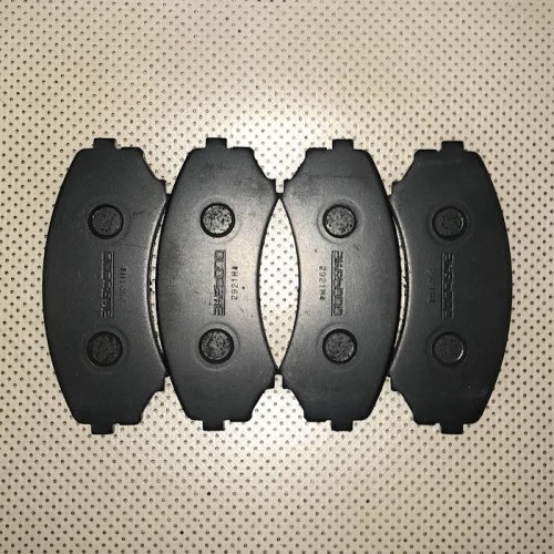 тормозные колодки передние AKEBONO AN493K оптимальная замена оригиналу ...